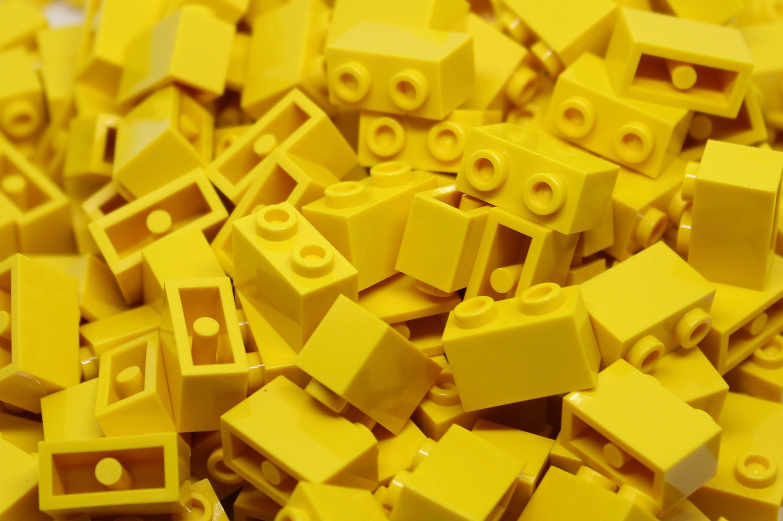 1x2 Stud Bricks 200 Pack (Yellow) – IMEX Model Company